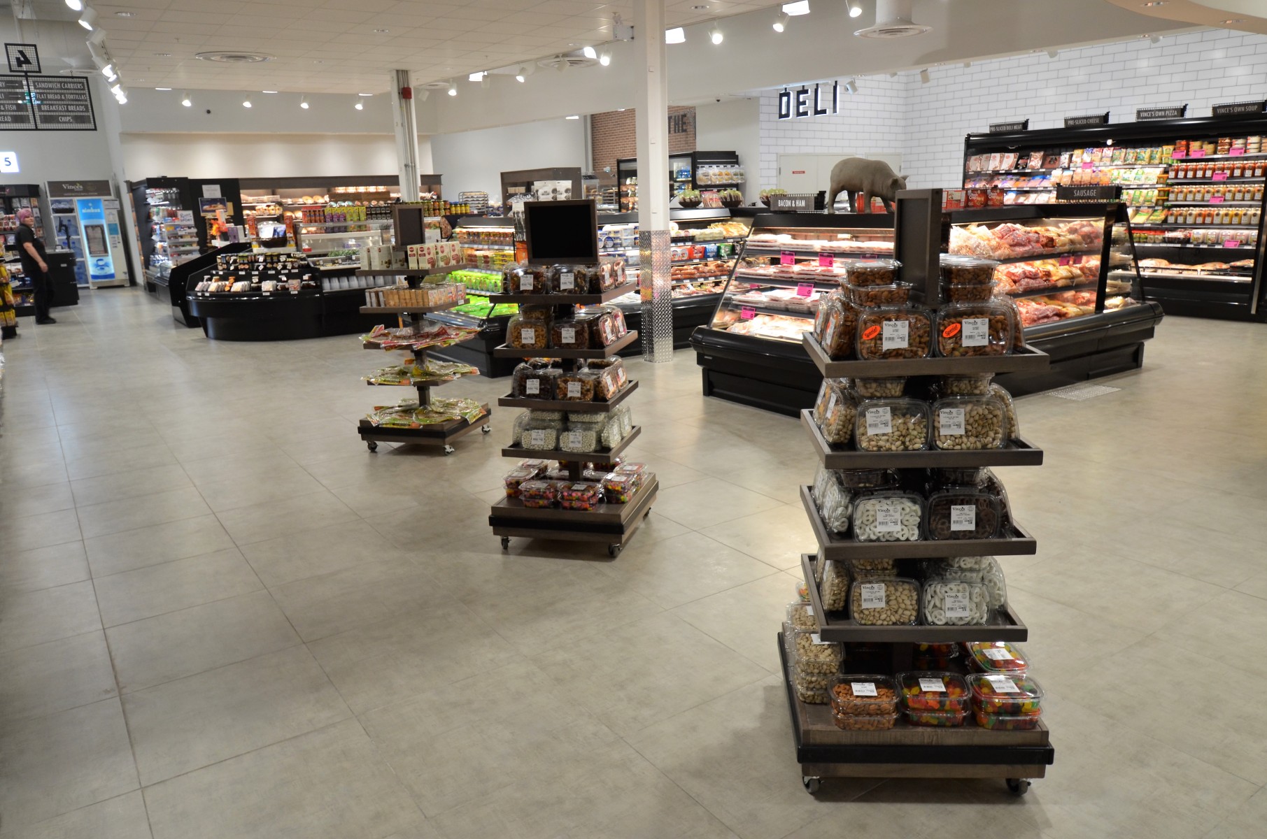 Bakery | Bakery Shelving Displays | Walkaround Shelving Displays ...